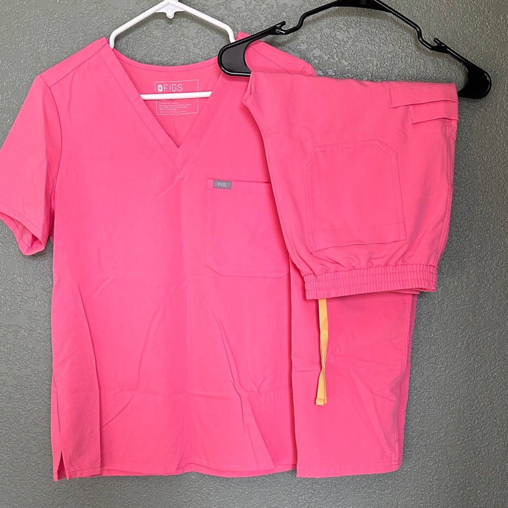 Figs Limited Edition Neon Pink Scrub Set - Gem